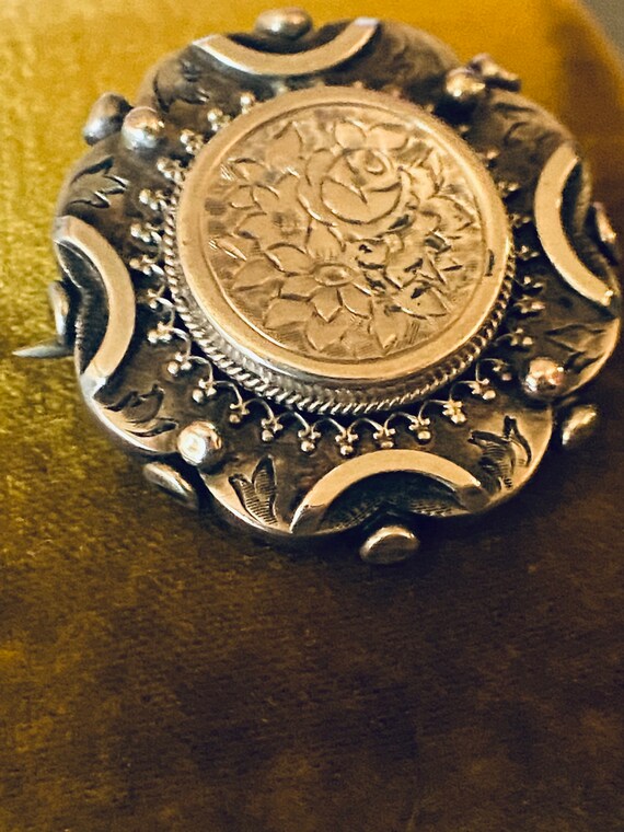 Victorian Sterling Medallion Floral Love Token Brooch - Gem