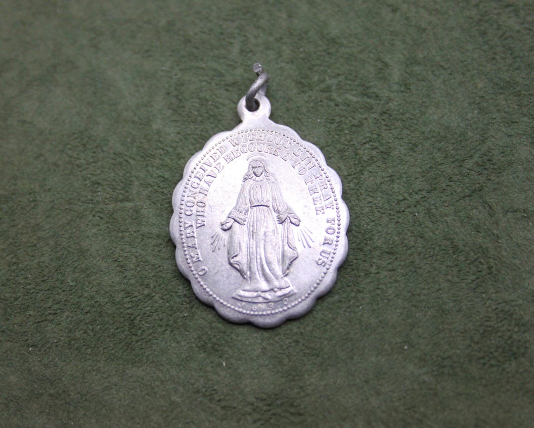 1800s Victorian Scalloped Miraculous Medal / Our Lady of Grace Relic ...