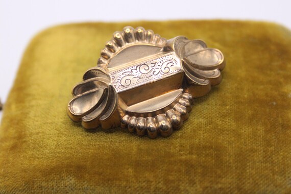 Antique Victorian Puffed Repousse Gold Engraved Colla… - Gem