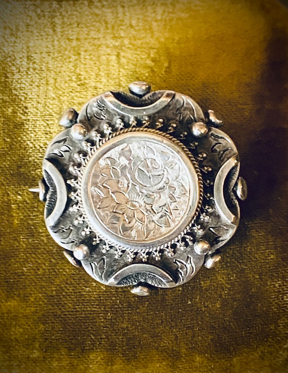 Victorian Sterling Medallion Floral Love Token Brooch - Gem