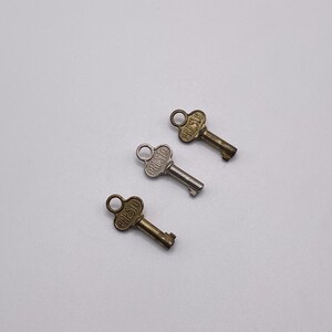 ONE Tiny Antique Presto Luggage Key Pendant / Key to My Heart ...