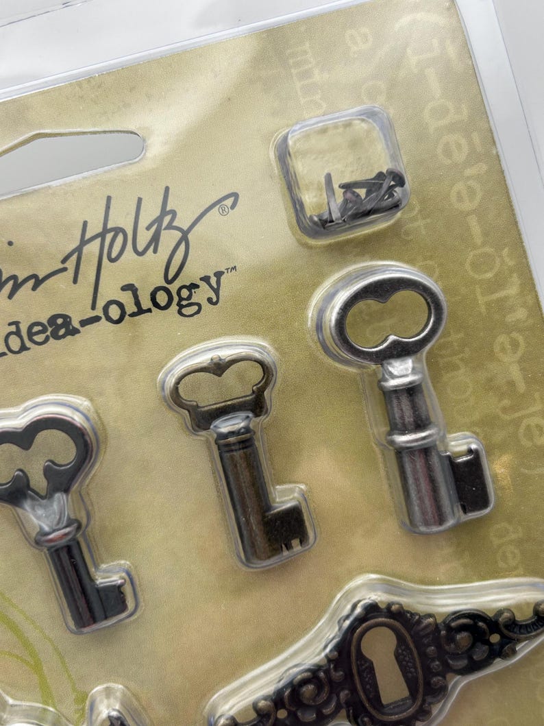 Tim Holtz Idea-ology Locket Keys & Keyholes Set – Vintage Metal Keys ...