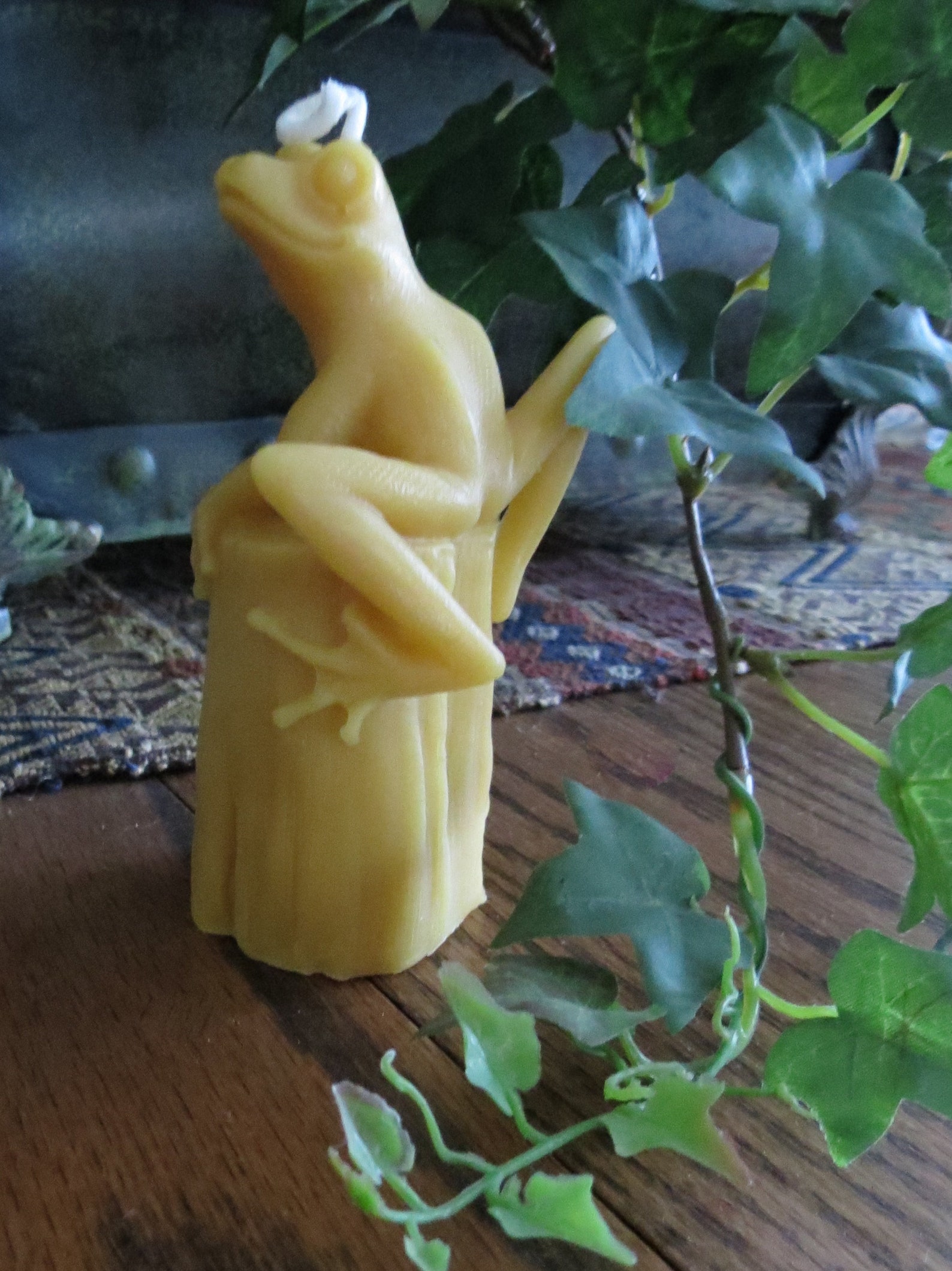 Beeswax Tree Frog Candle Frog on a Stump Candle Woodland | Etsy