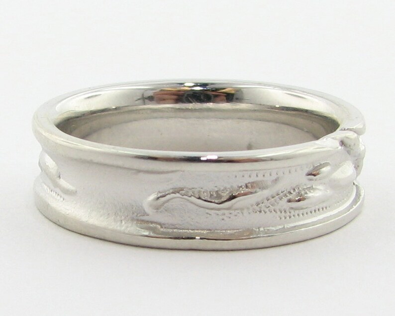 Rosebud Band With Raised Edge in Silver Made to Order - Etsy