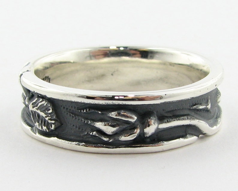 Rosebud Band With Raised Edge in Silver Made to Order - Etsy