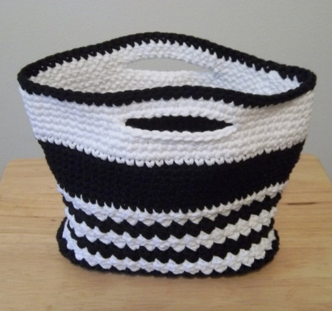 Purse - City Purse - Crochet Handbag City Purse in Black and White ...