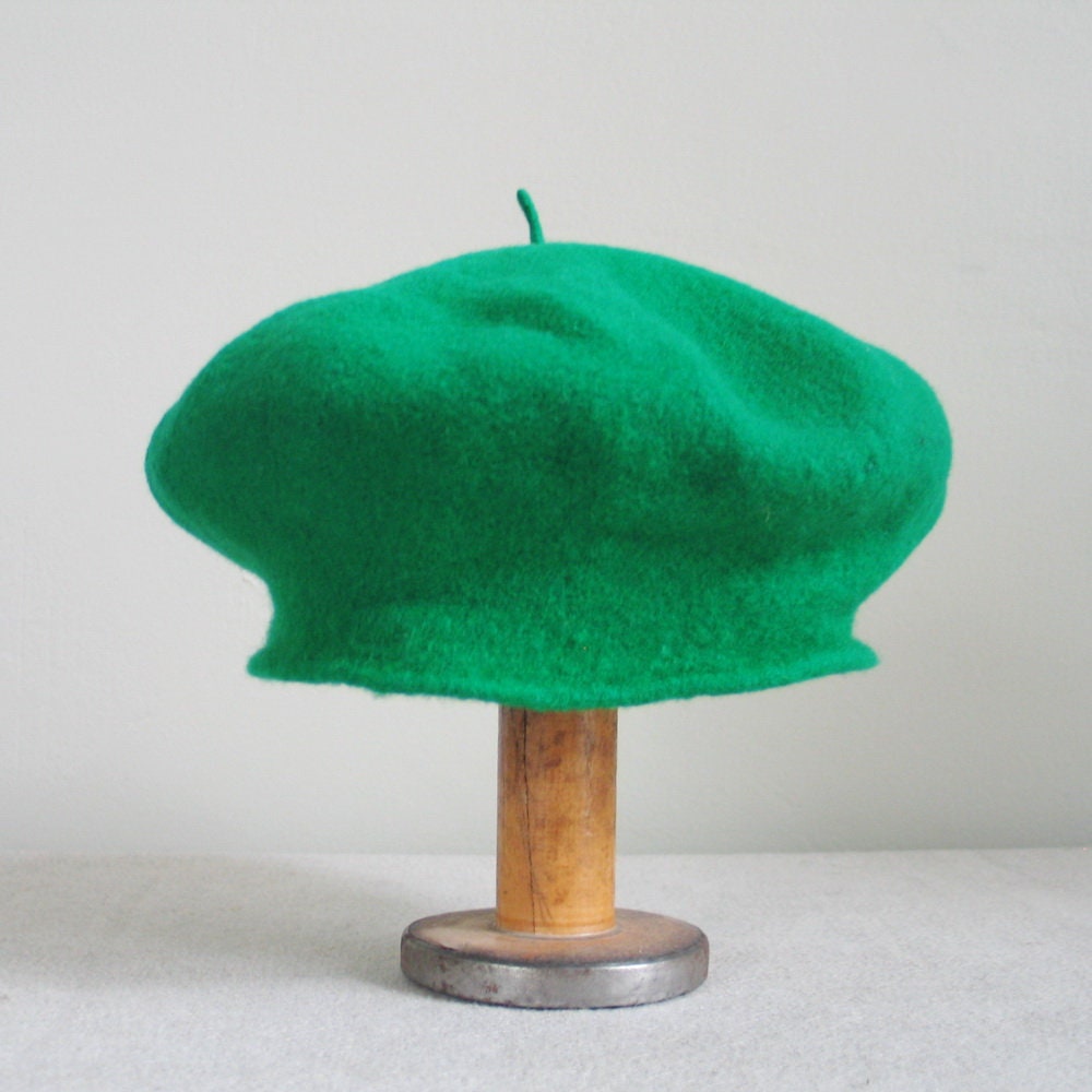 Vintage 1940s Green Wool Felt Shaped Beret Hat With Pumpkin Stem Top ...