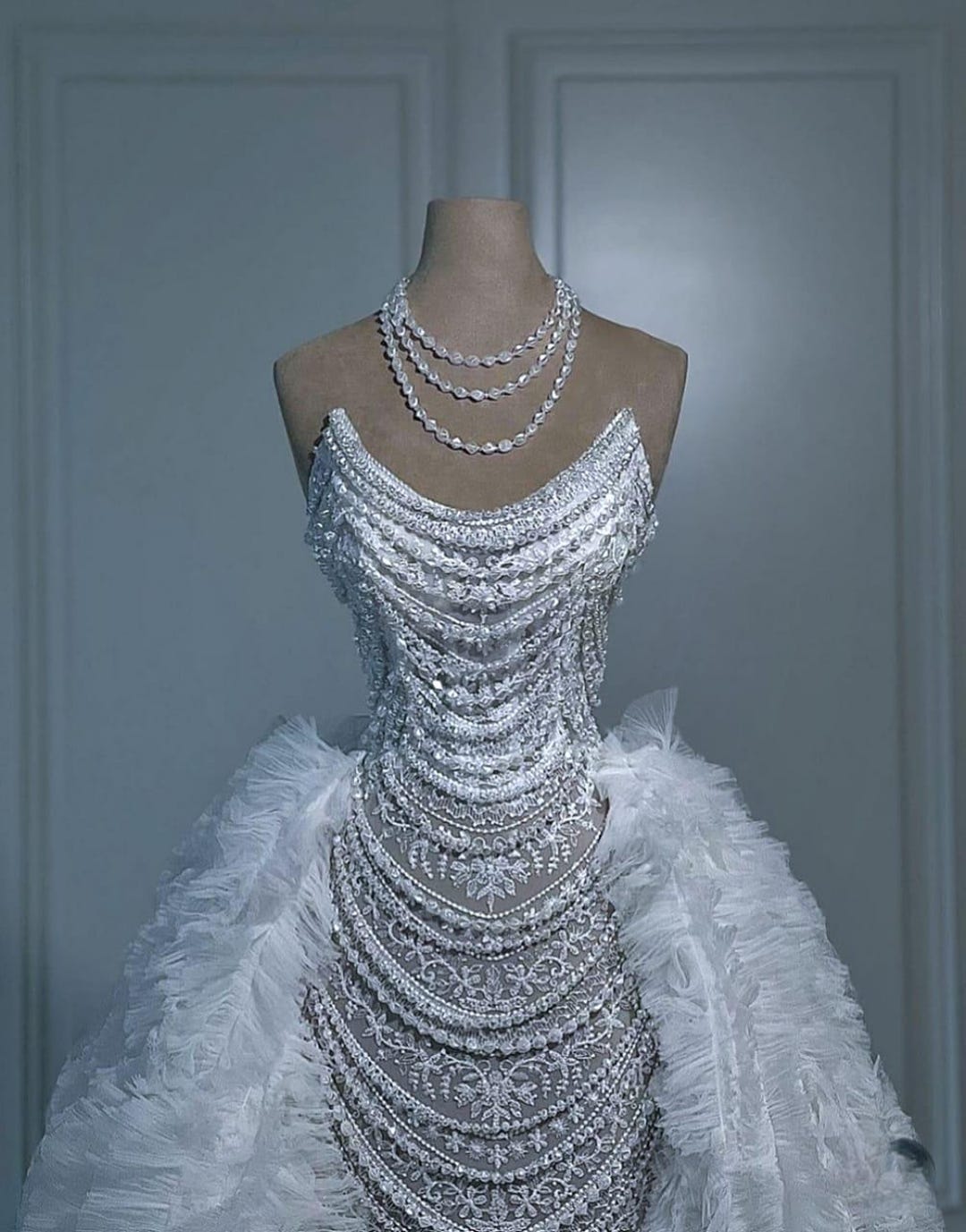 Goddess of Badon Luxury Crystal Embellished Ruffle Feathers Bridal Gown ...