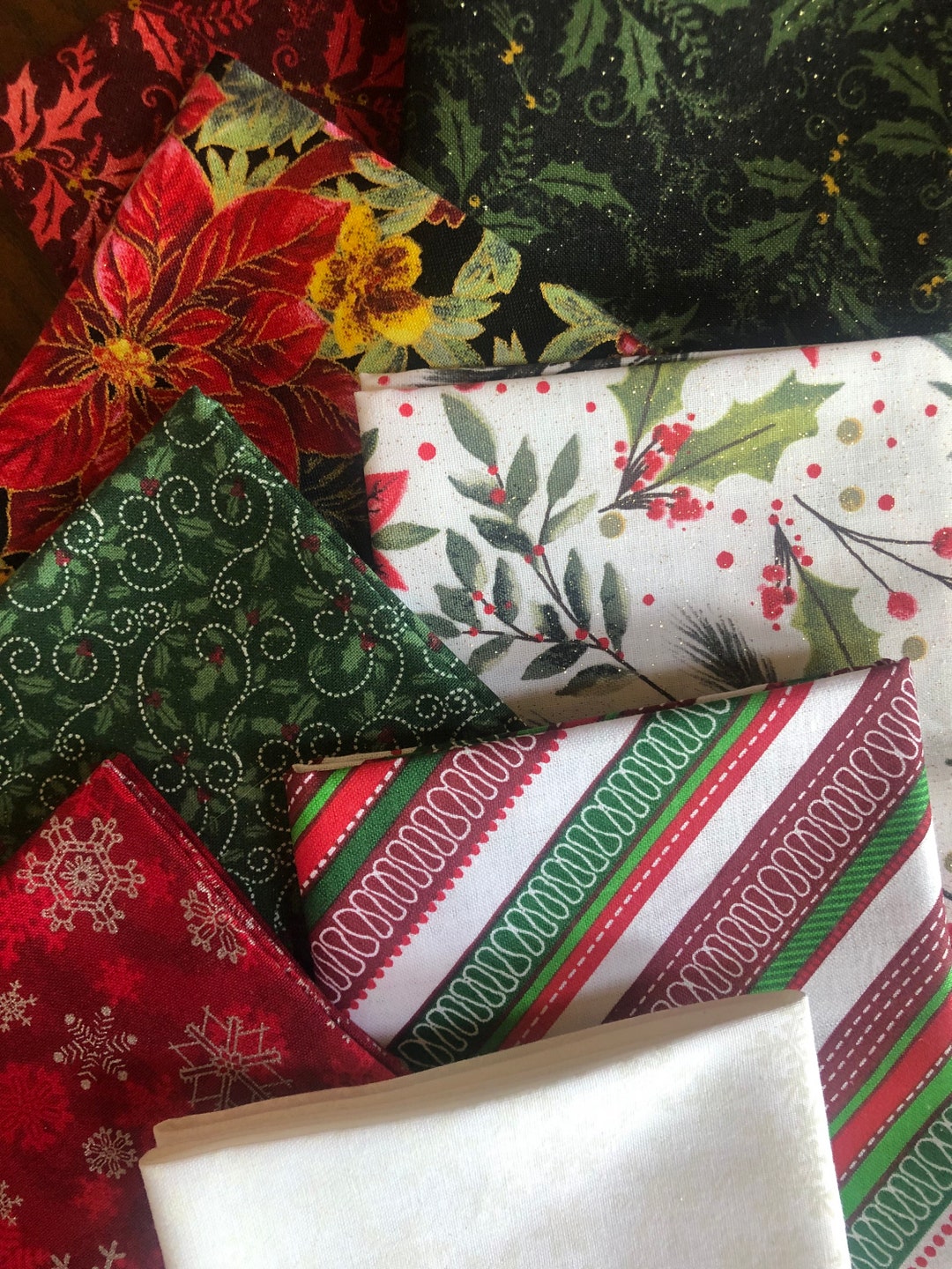 Christmas Fat Quarter Bundle Traditional Poinsettia 8 Prints 2 Yards ...