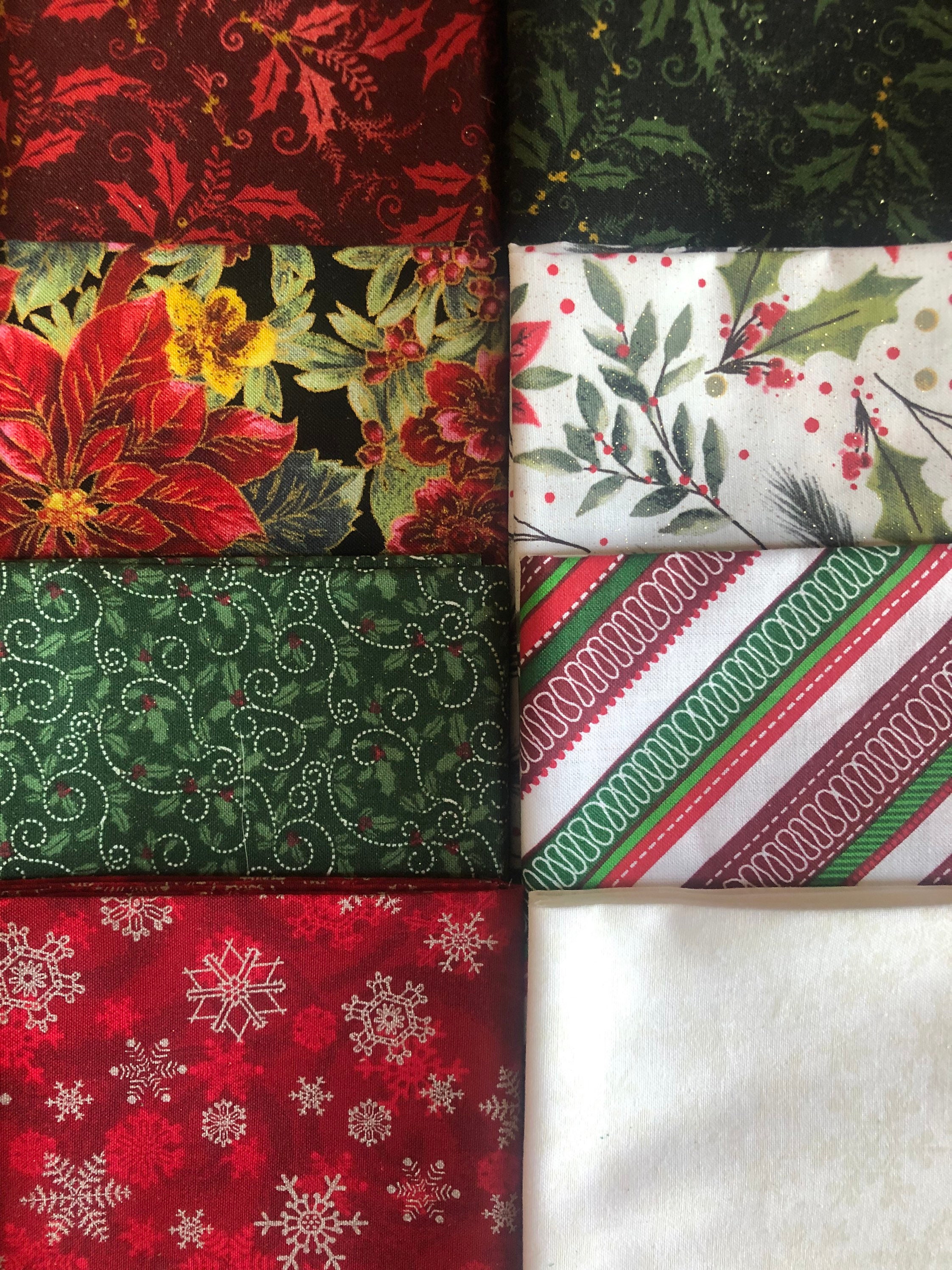 Christmas Fat Quarter Bundle Traditional Poinsettia - 8 Prints 2 Yards ...