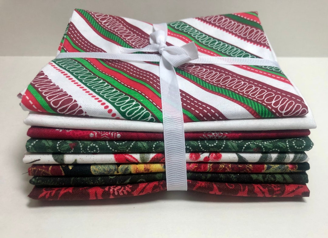 Christmas Fat Quarter Bundle Traditional Poinsettia - 8 Prints 2 Yards ...
