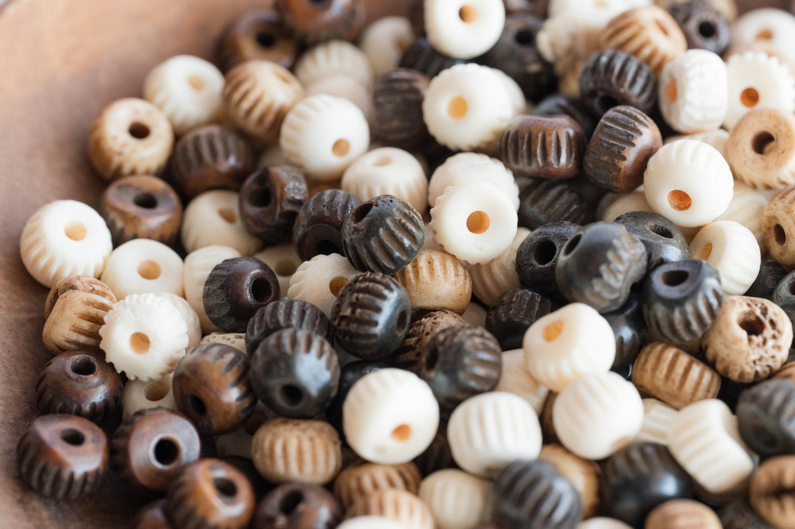 Round Bone Beads 10mm, Hand Carved Cow Bone, 40 Pieces -B3320 - Etsy