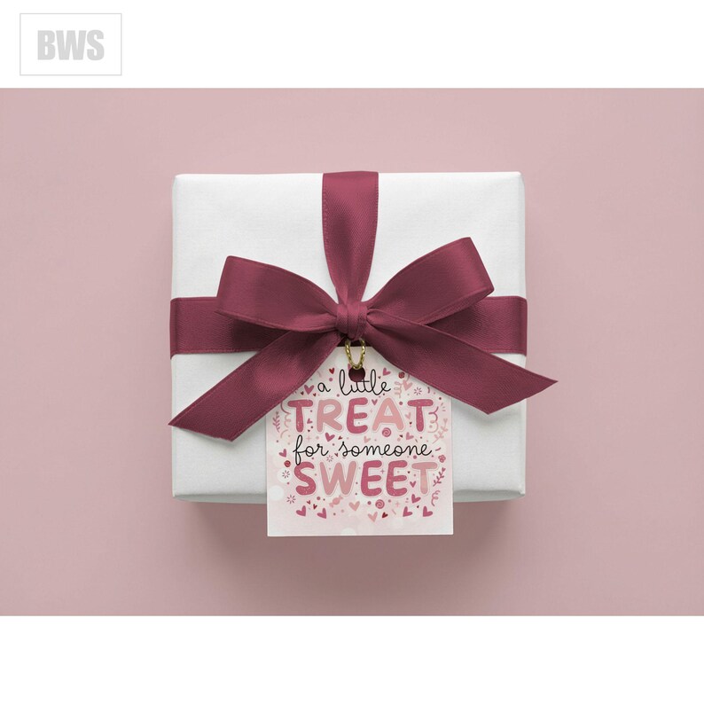 Editable Square Gift Tag With Box Mockup for Designers | Photoshop ...