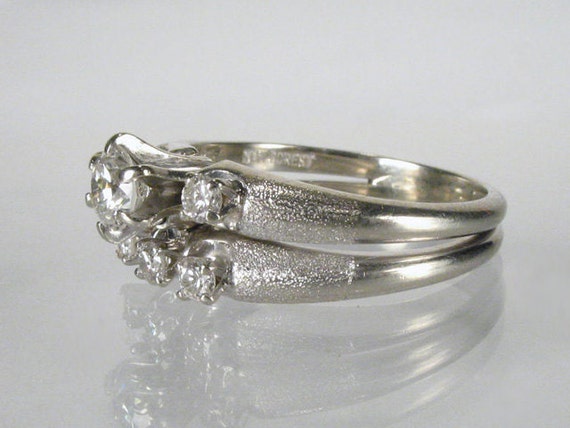 60s wedding rings | Beachweddingtips.com