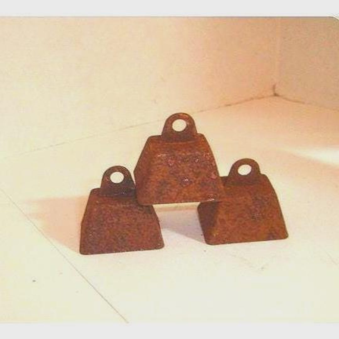Rusty Cow Bells/ Set of 3// 1 1/4" Tall/ Craft Supplies* - Etsy
