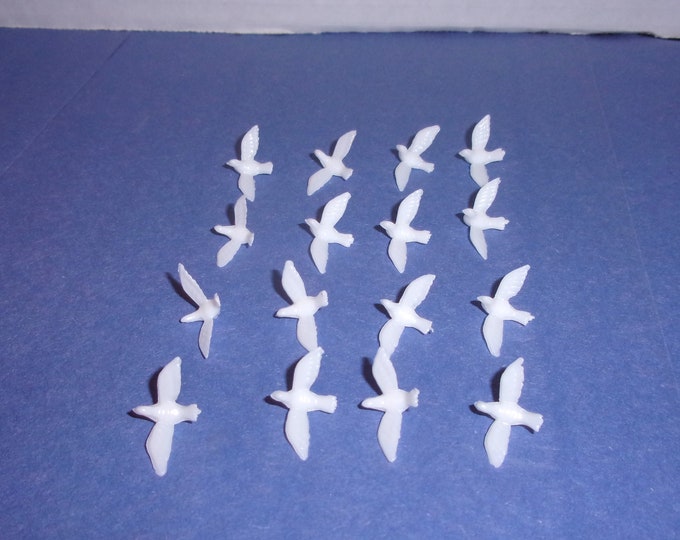 White Plastic Dove Birds/ *tiny/ Set of 18// 1/2" by 3/4" Each ...