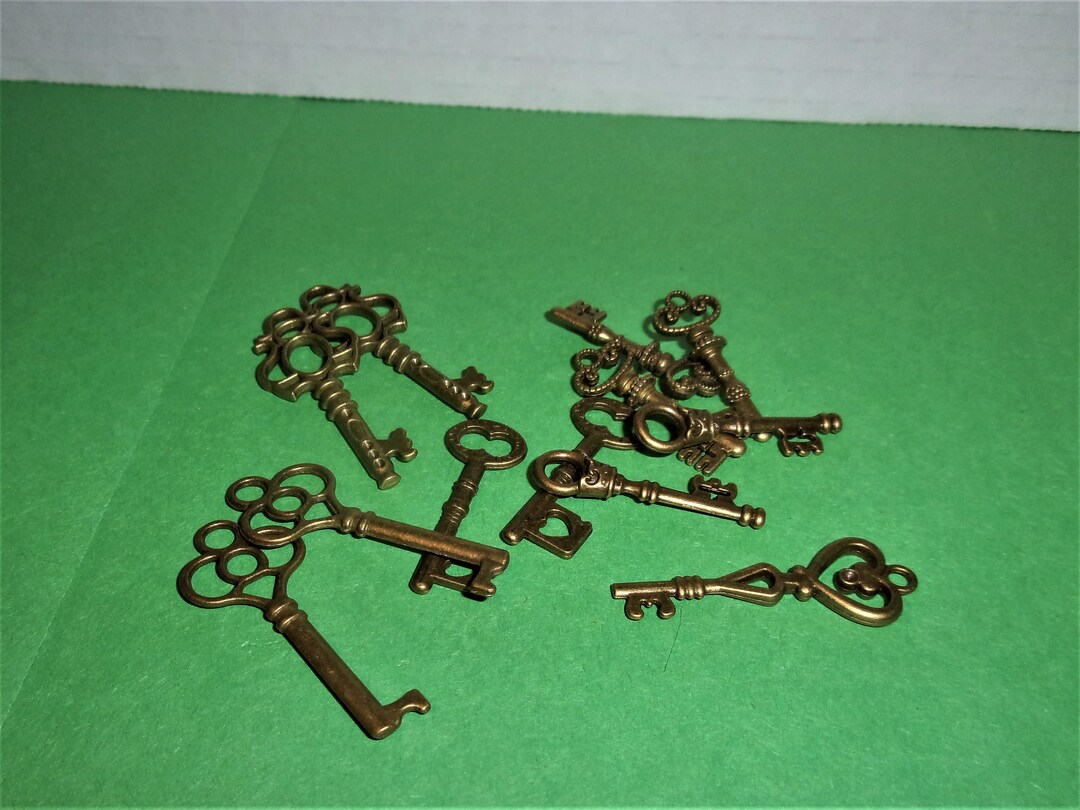 Small Keys/ Set of 12 Assorted// 3/4" to 1 3/4" Long/ Craft Supplies ...