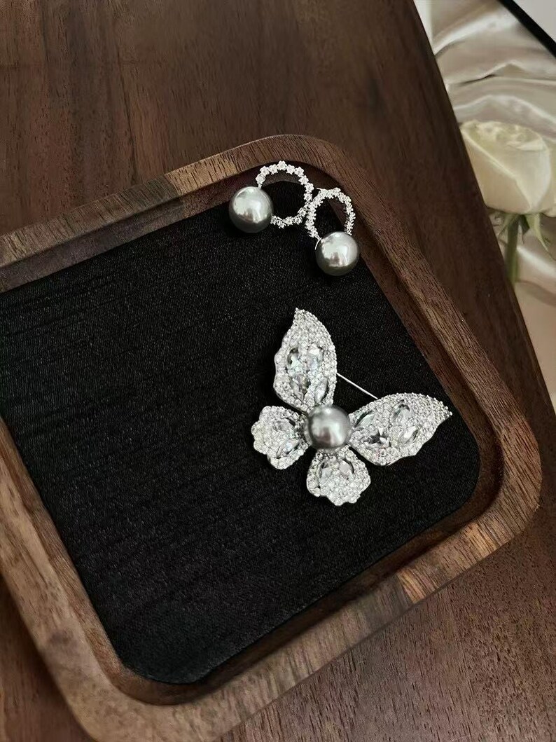 Elegant Pearl Butterfly Brooch Exquisite Accessory for Suits and ...