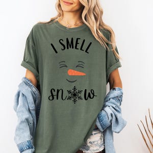 Snowman T-shirt, I Smell Snow Winter Tee, Cute Snowman Face Shirt ...