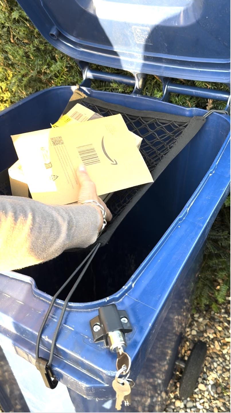 A One-way Lock to Fit Any Wheelie Bin for Safe Deliveries & Prevent Fly ...