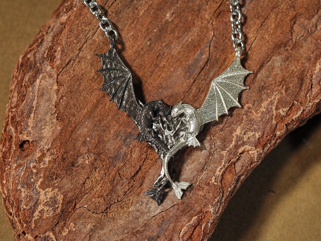 EXCLUSIVE Toothless & Light Fury Necklace, How to Train Your Dragon ...