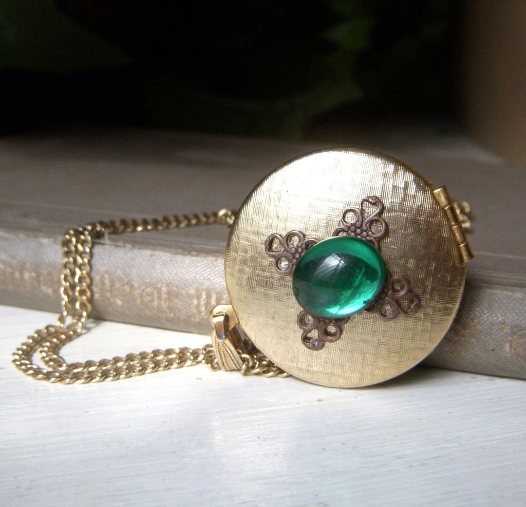 Vintage Reversible Locket, Emerald Green on One Side With Etched on ...