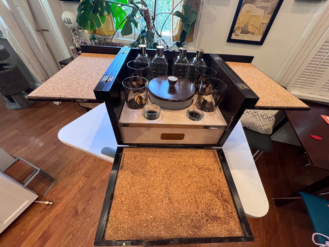 Vintage TV Minibar With Liquor Bottles & Glasses - Etsy