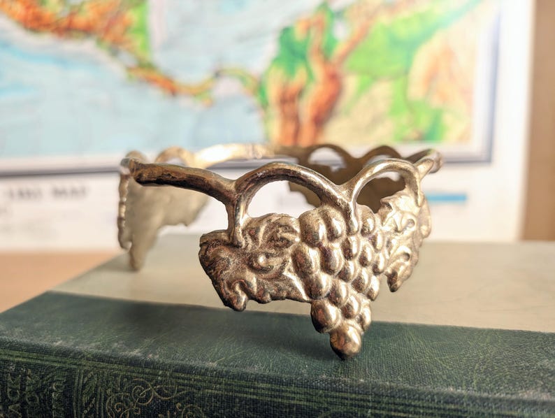 Grapevine Display Stand, 6 Oz, 2 Inches Tall, Organic Brass Orb Stand ...