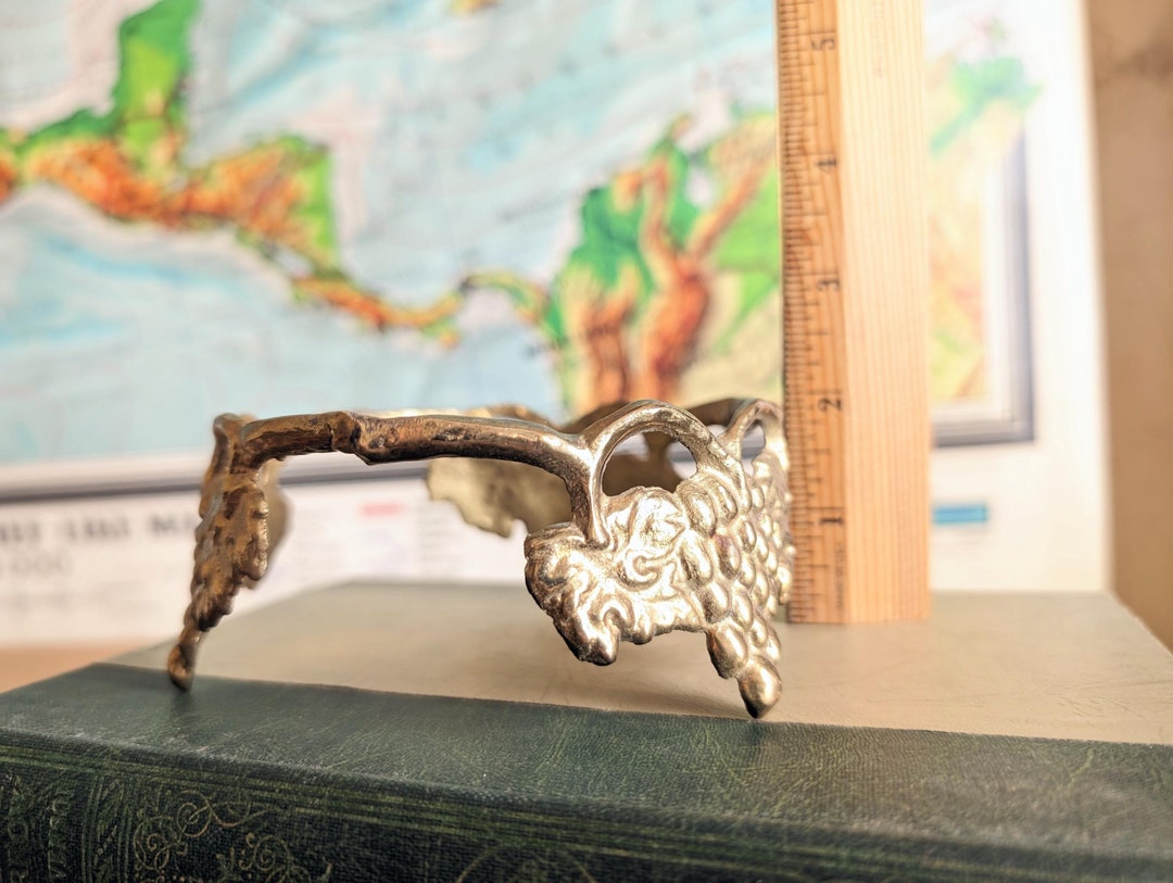 Grapevine Display Stand, 6 Oz, 2 Inches Tall, Organic Brass Orb Stand ...