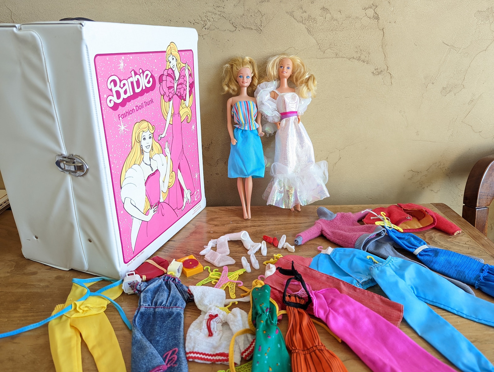 80s Barbie Collection, Barbie Case, Two Barbies and 10 Outfits Plus ...