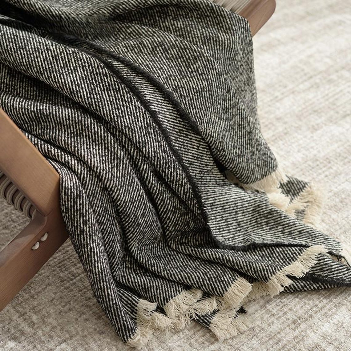 CLASSIC - Wool Blend Plaid Woven Throw With Fringe, Cozy Blanket for ...