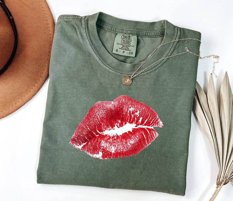 Comfort Colors® Kiss Shirt, Cute Minimal Love Graphic Tee, Flirty ...