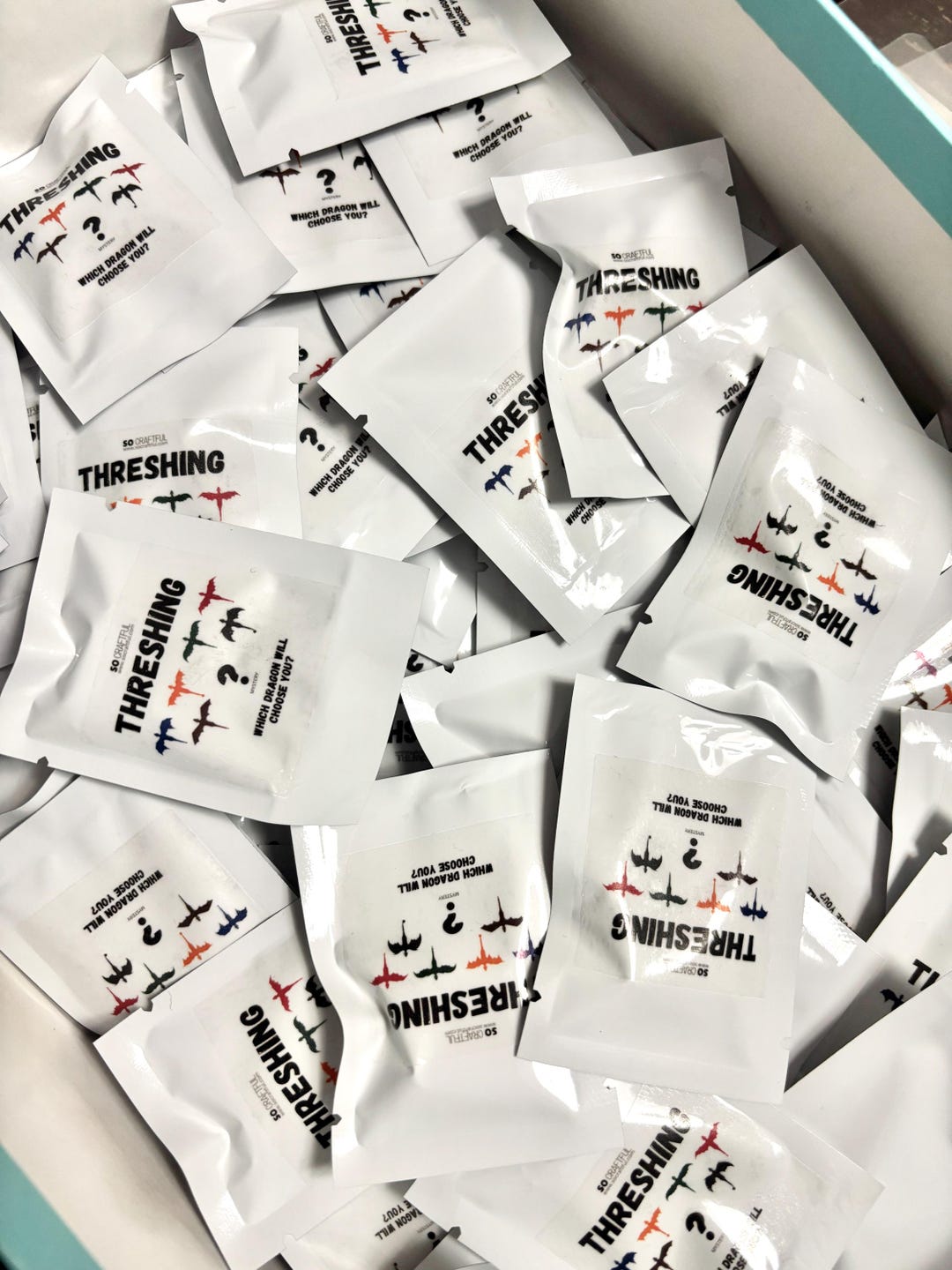 Fourth Wing Threshing Keychains , Dragons, Mystery Pack, Tarin, Violet ...