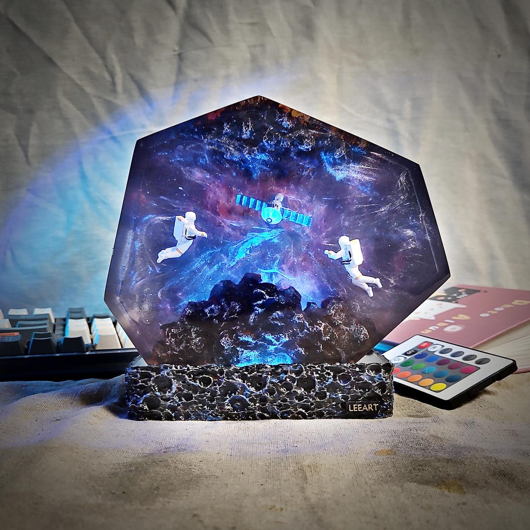 Astronaut Epoxy Resin Lamp,galaxy Handmade Custom Epoxy Lamp, Box Lamp ...
