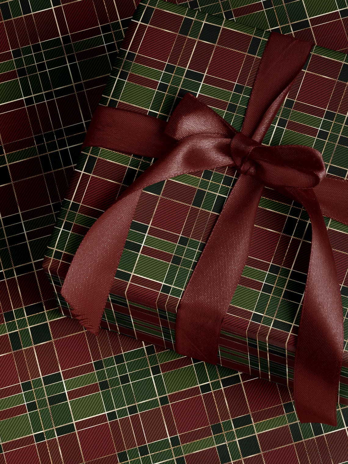 Traditional Christmas Wrapping Paper Roll Classic Tartan Plaid Pattern ...