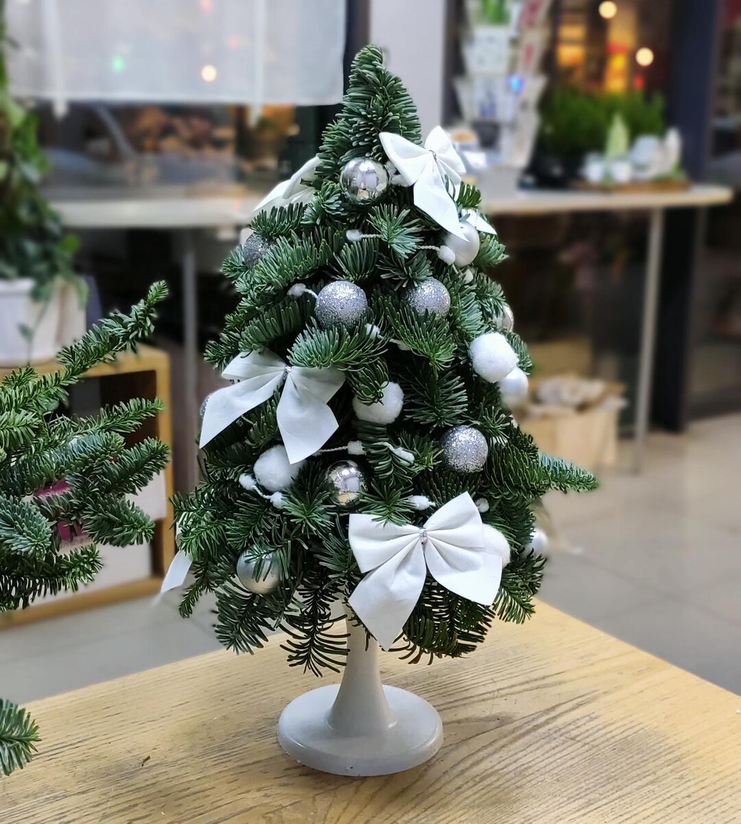 Christmas Tree Centrepiece , Decorated With Bows, Balls, Garland ...