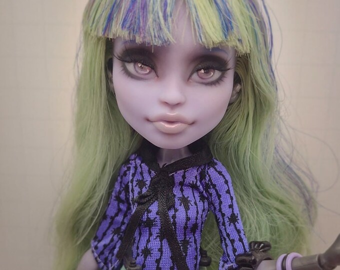 Monster High Twyla OOAK Custom Repaint - Etsy