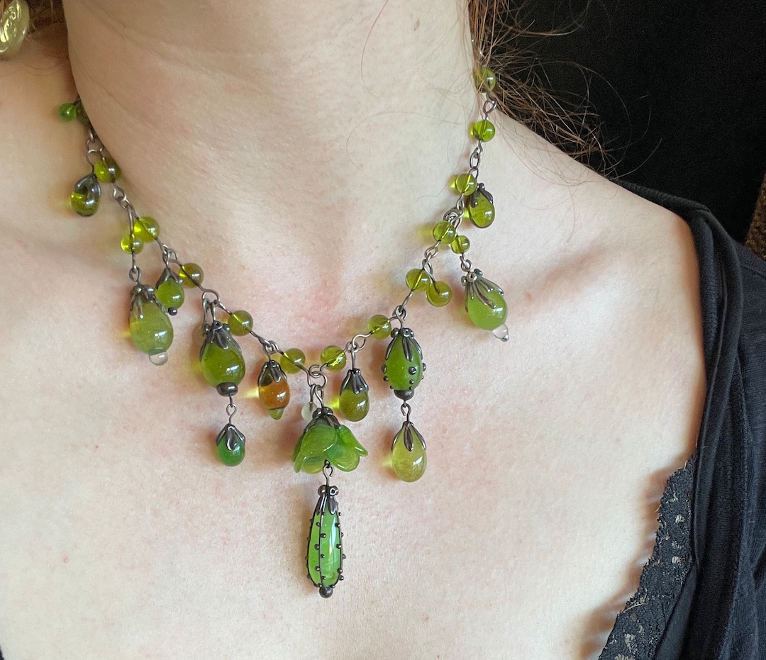 Grand Green Hanging Garden Necklace - Etsy
