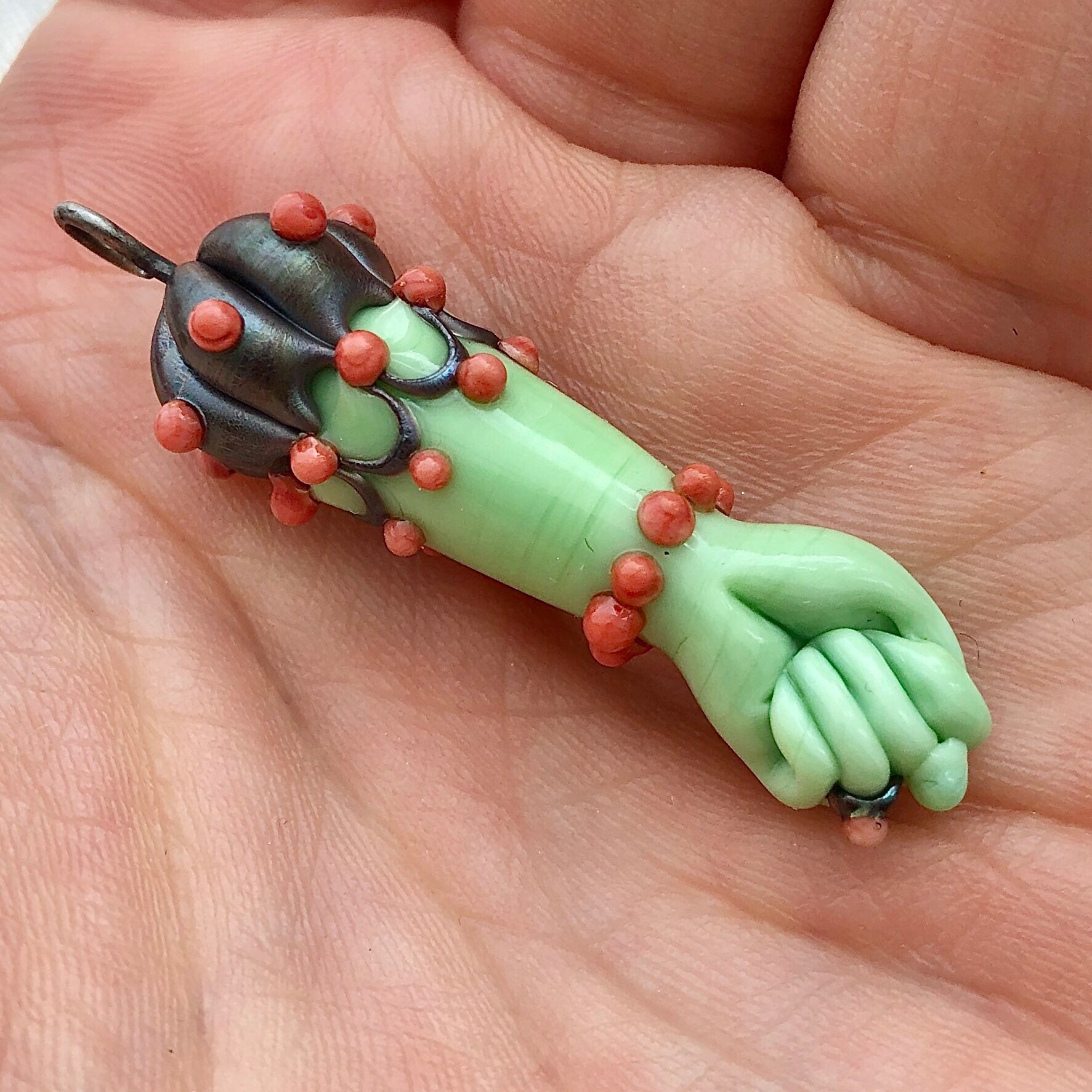 Mini Green glass mano figa charm | Etsy
