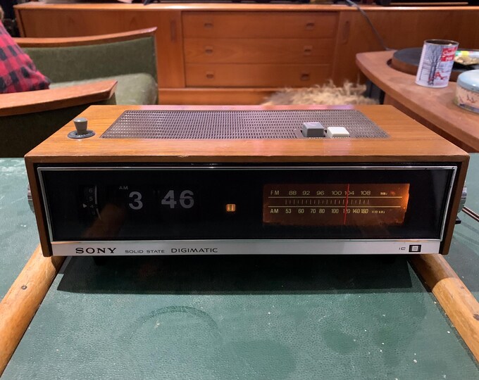 Vintage Sony Solid State Digimatic FM/AM Digital Clock Radio, Model TFM-C690W - for Repair or ...