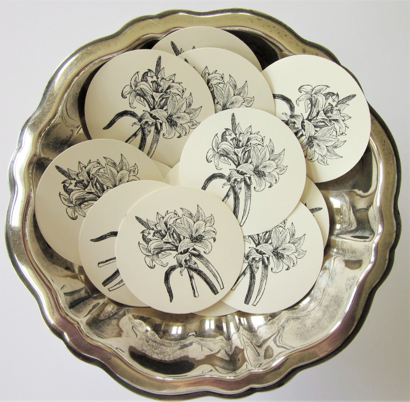 Lily Flower Tags Round Gift Tags Set of 10 - Etsy