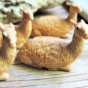 LLAMA MINIATURE ANIMAL Figurine Llamas Miniatures Farm Animals Plastic ...