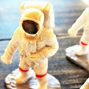 MINIATURE ASTRONAUT With Jetpack Space Figures Figurines Fairy Gardens ...