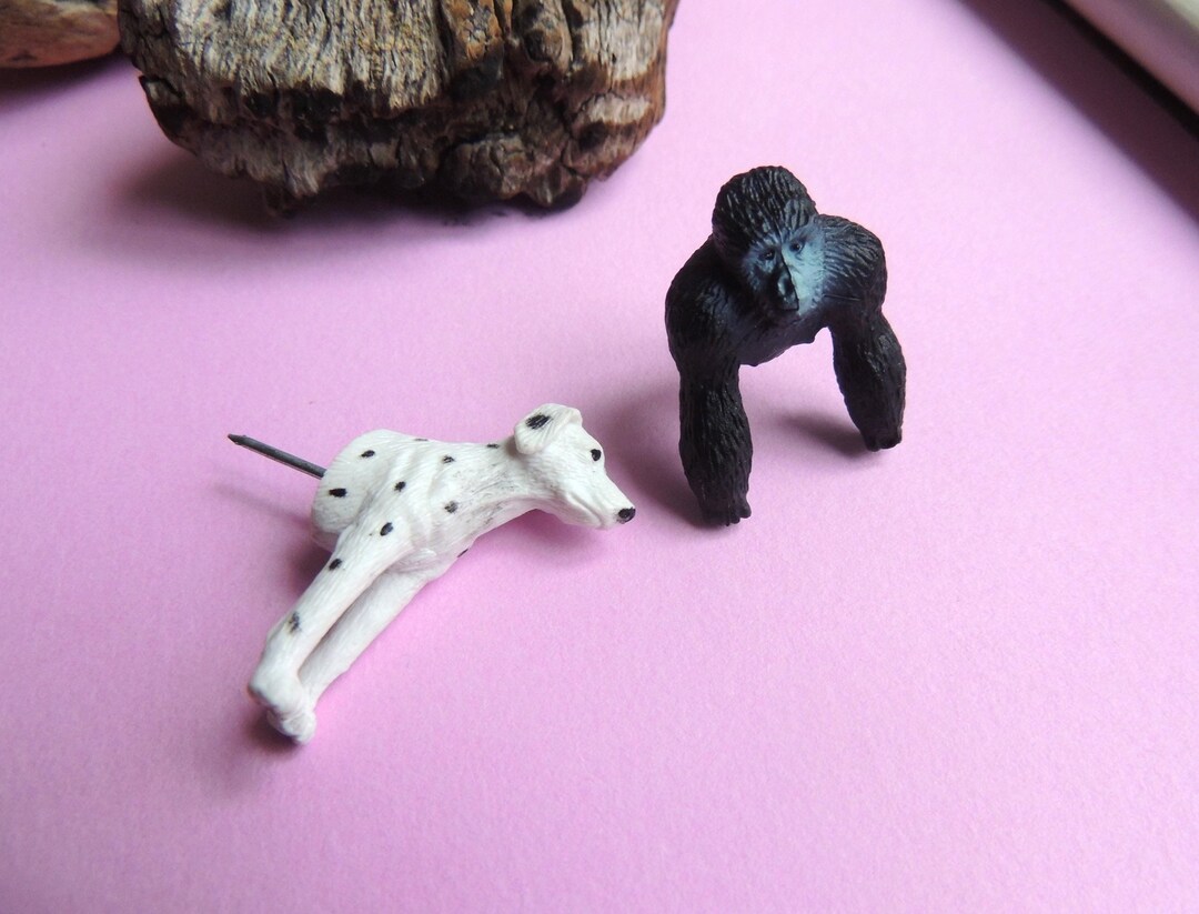 ANIMAL PUSH PIN Gorilla or Dog Pushpins Thumb Tacks Decorative ...