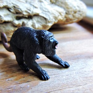 Monkey MINIATURE ANIMALS Figurines Howler Monkey Plastic Animal Figures ...
