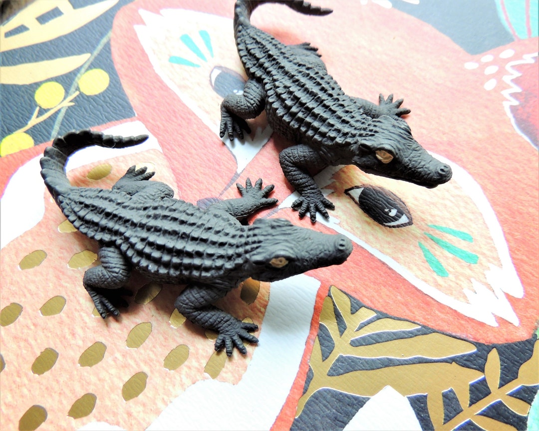 CAIMAN MINIATURE ANIMALS Alligator Plastic Animal Figures Figurine ...