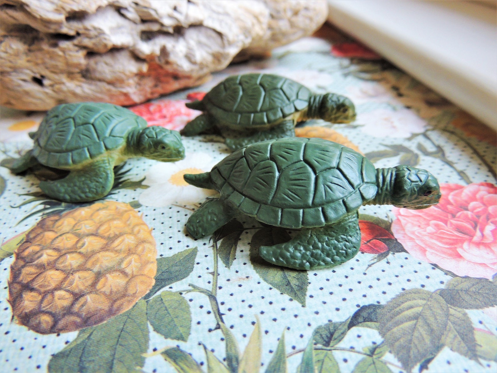 MINIATURE SEA TURTLE Animals Figures Figurines Dollhouse - Etsy