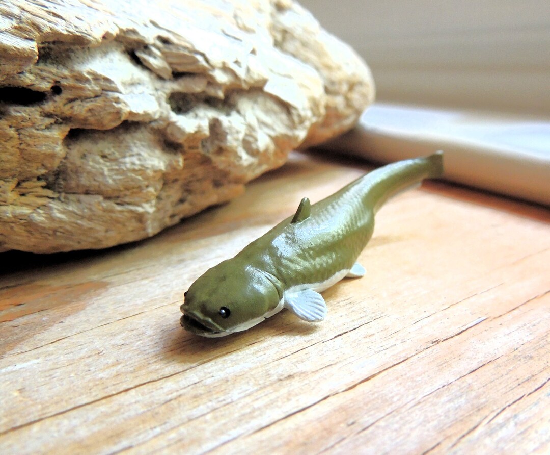 MINIATURE WELS CATFISH Fish Animal Figure Figurine Dollhouse Fairy ...