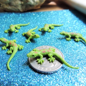 Tiny GECKO MINIATURE Animal Figures Figurines Lizard Reptile Dollhouse ...