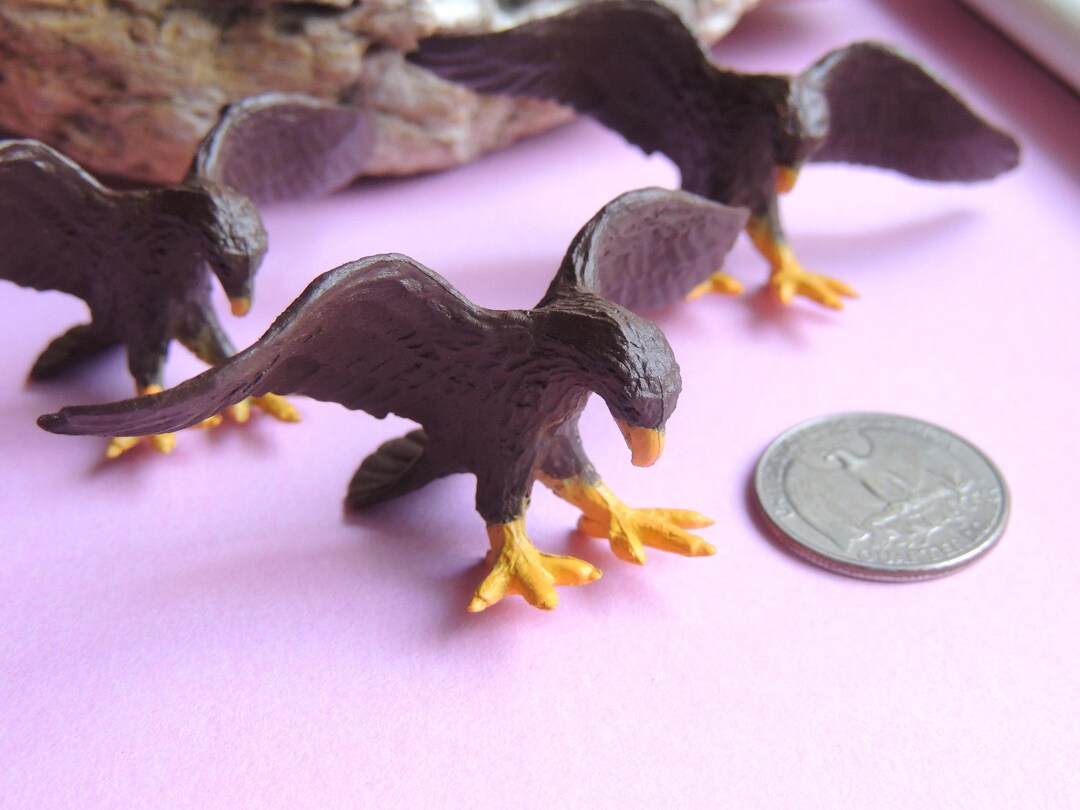 MINIATURE GALAPAGOS HAWK: Bird Animal Figurine Figure Terrarium ...